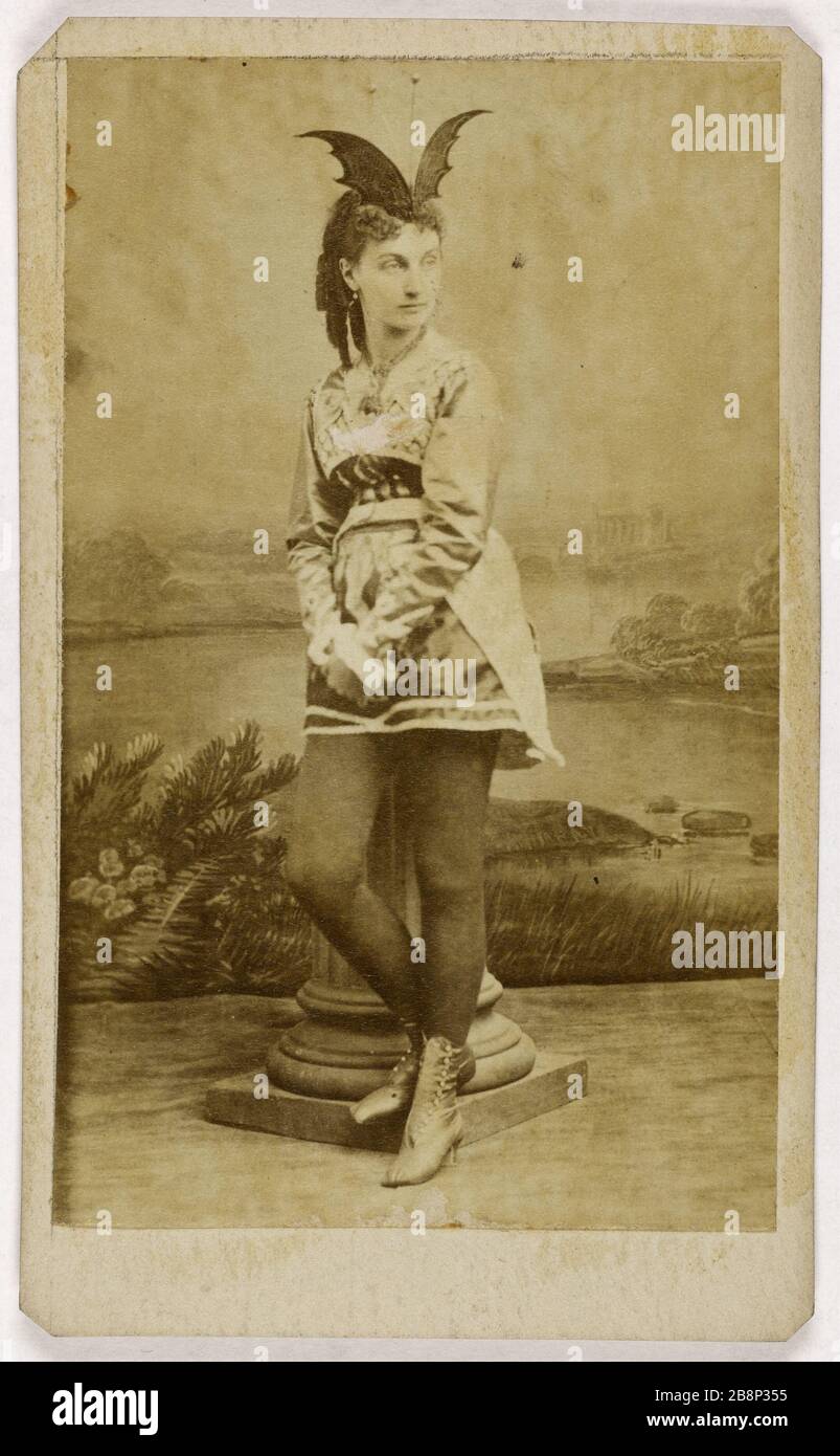 Portrait of Rulha or Rutha, (dancer or actress) Portrait de Rulha ou ...