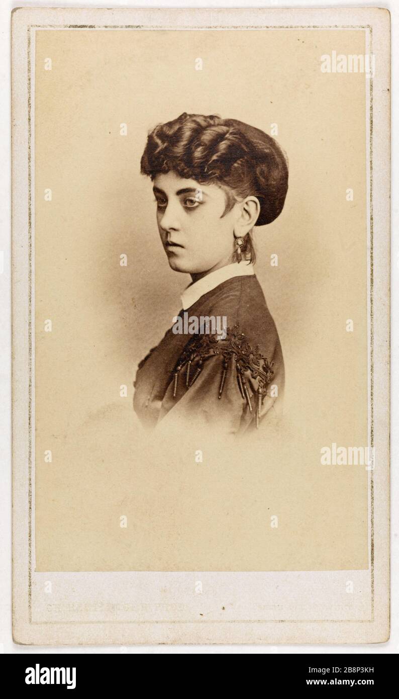 Portrait of Mrs. Valentine, actress Portrait de Mme Valentine, actrice ...