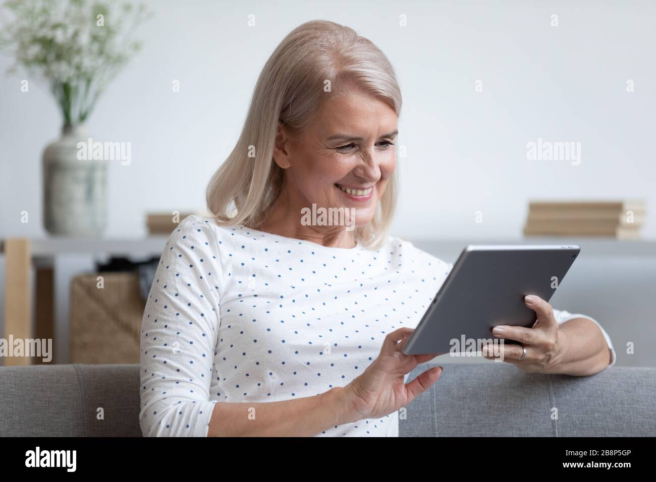 Mature woman tablet review hi-res stock photography and images - Alamy