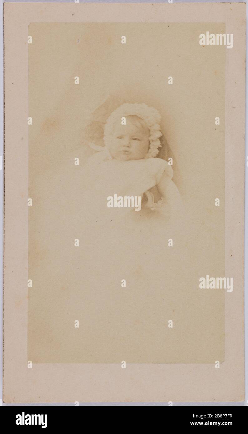 Portrait of an infant "Portrait d'un nourisson". Photographie de ...
