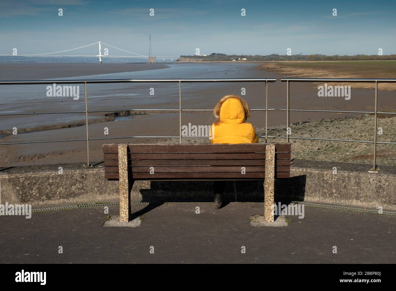Solitary figure on bench hi-res stock photography and images - Alamy