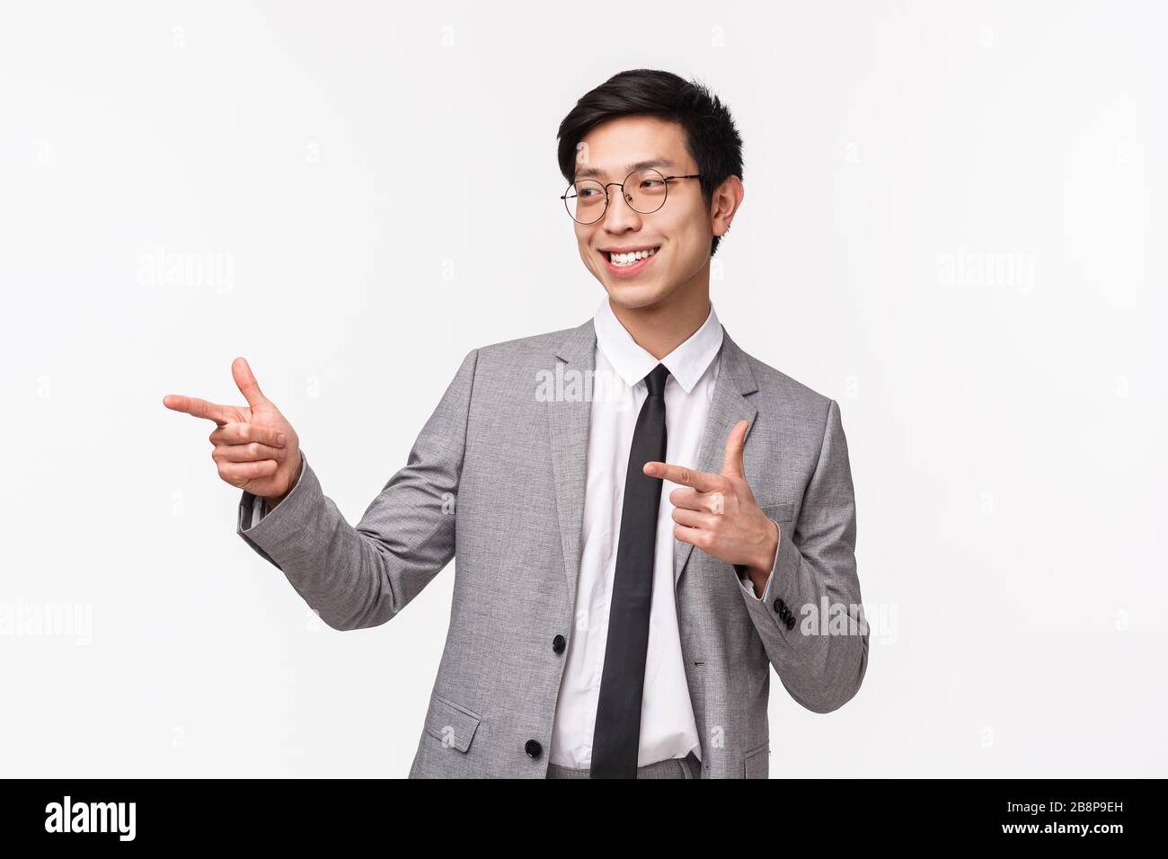 Waist-up portrait of cheerful, friendly-looking asian male manager ...
