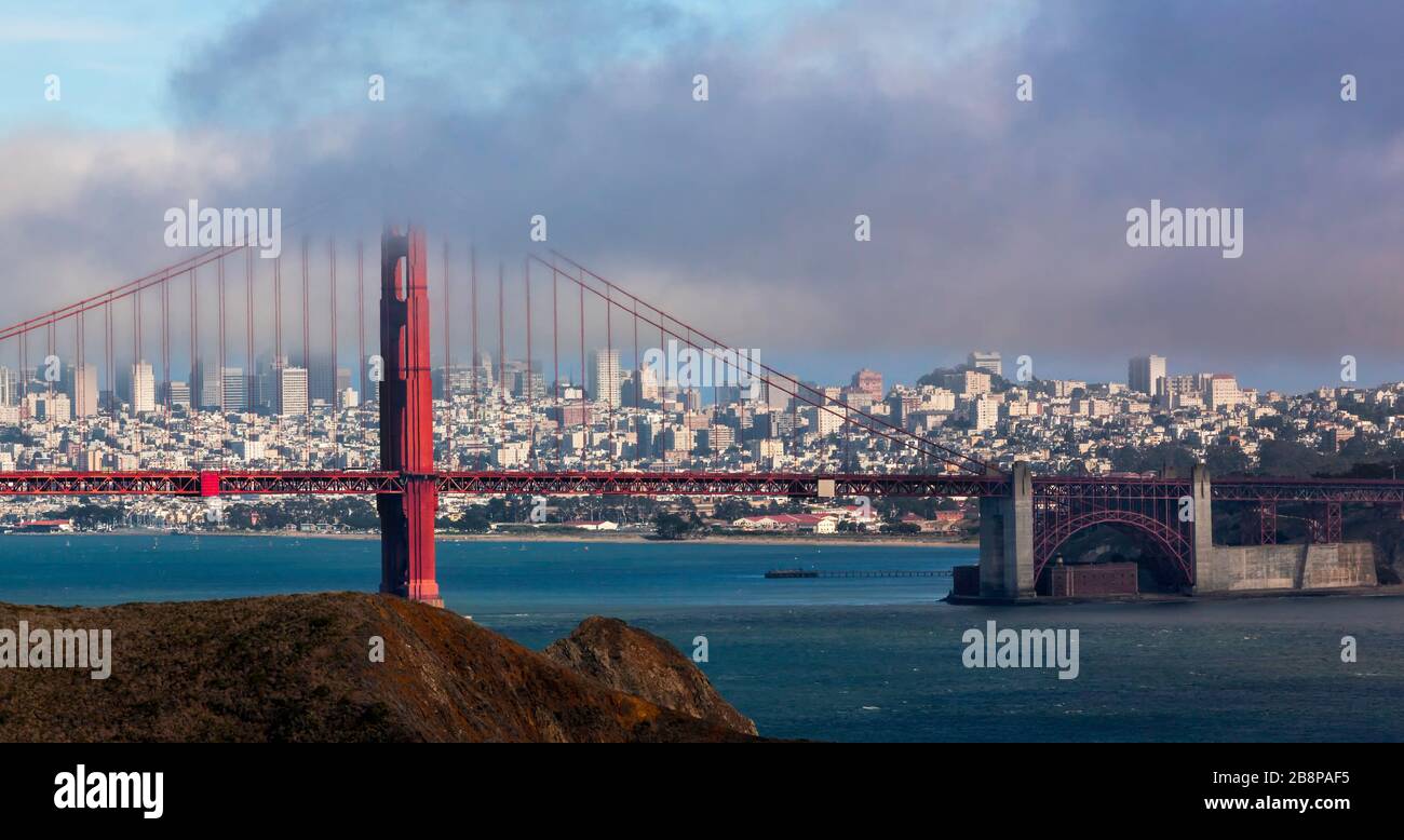 Skyline golden gate bridge hi-res stock photography and images - Alamy