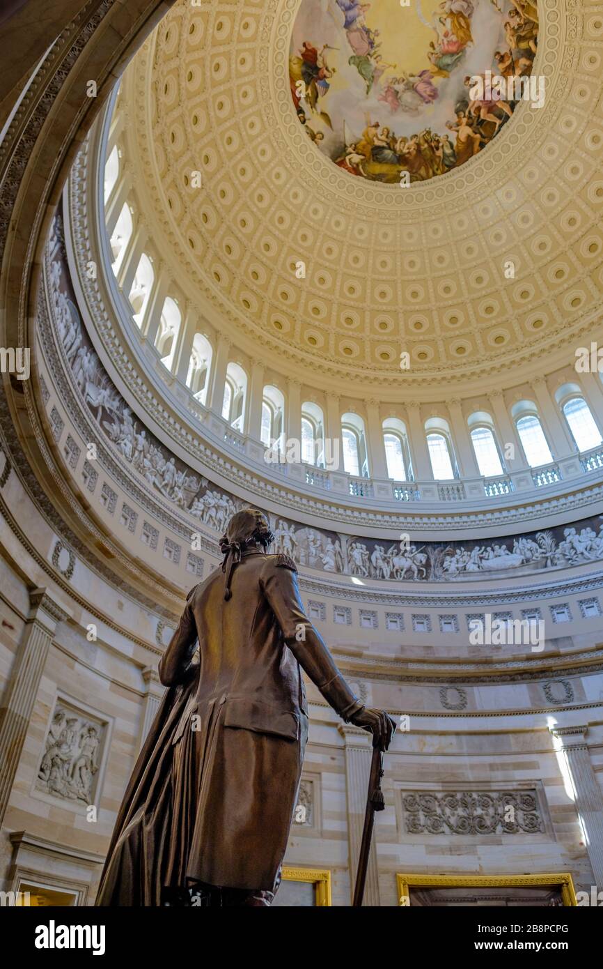 Inside us capitol rotunda of us capitol hi-res stock photography and ...