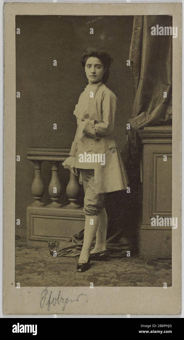 Portrait of Julia Zoe Pfotzer (actress) Portrait de Julia Zoé Pfotzer ...