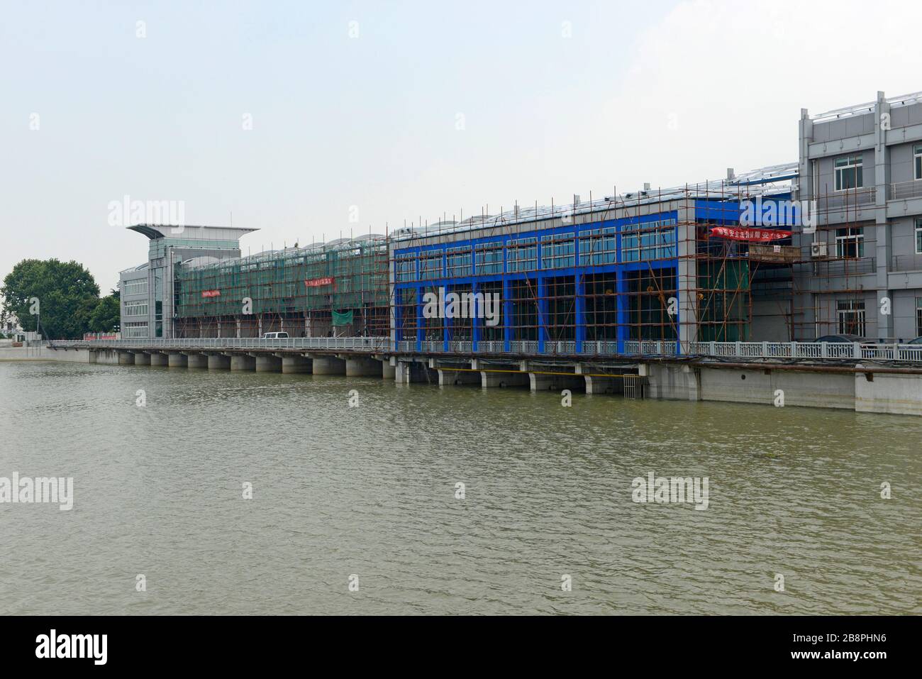 China dam building hi-res stock photography and images - Alamy