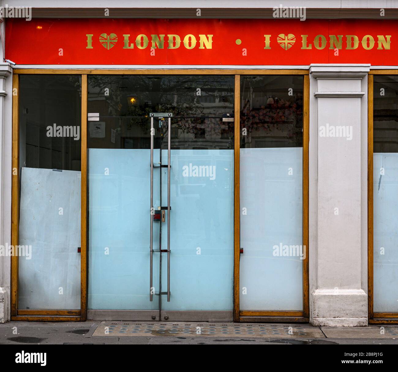 London Storefront Shutdown during Covid-19 Coronavirus Lockdown Stock ...