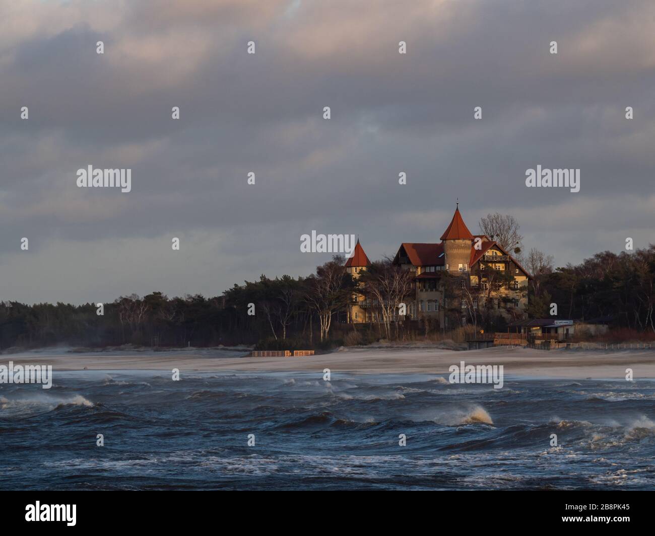 Beautiful afternoon in empty beach hi-res stock photography and images ...