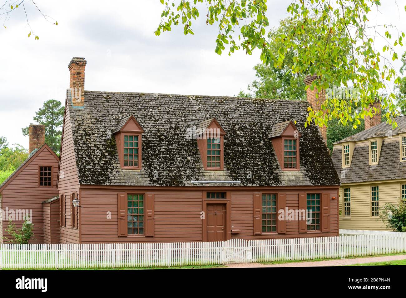 Residence house america colonial hi-res stock photography and images ...