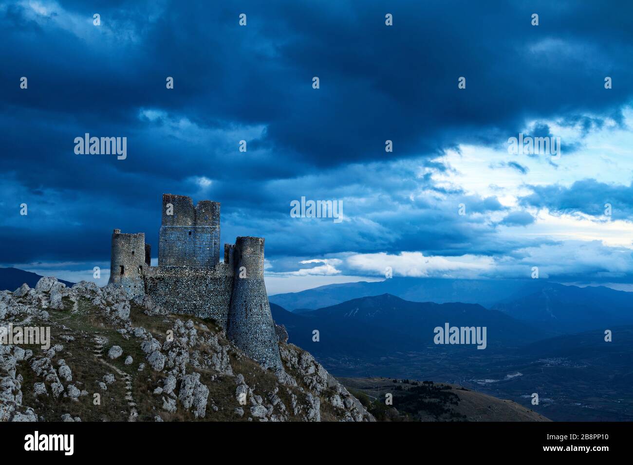 amazing rocca calascio castle view in abruzzo mountains Stock Photo - Alamy
