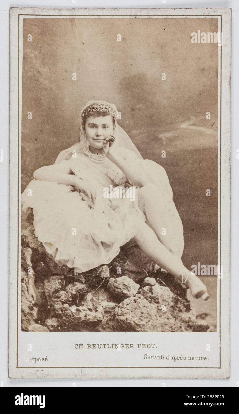 Portrait of Stella actress at New Theater. Portrait de Stella, actrice ...