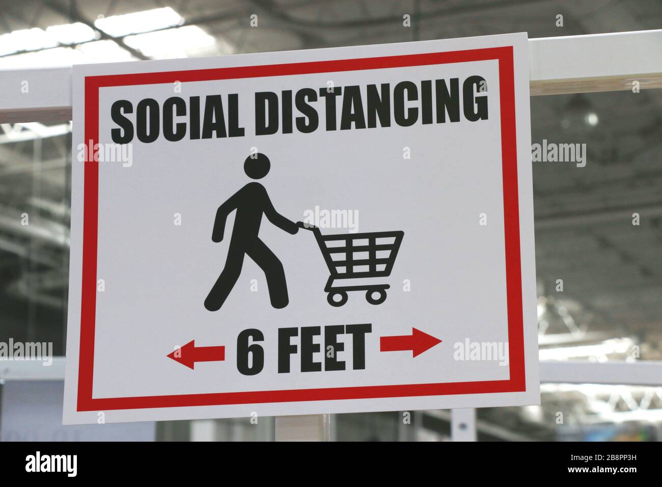 6 feet distance sign hi-res stock photography and images - Alamy
