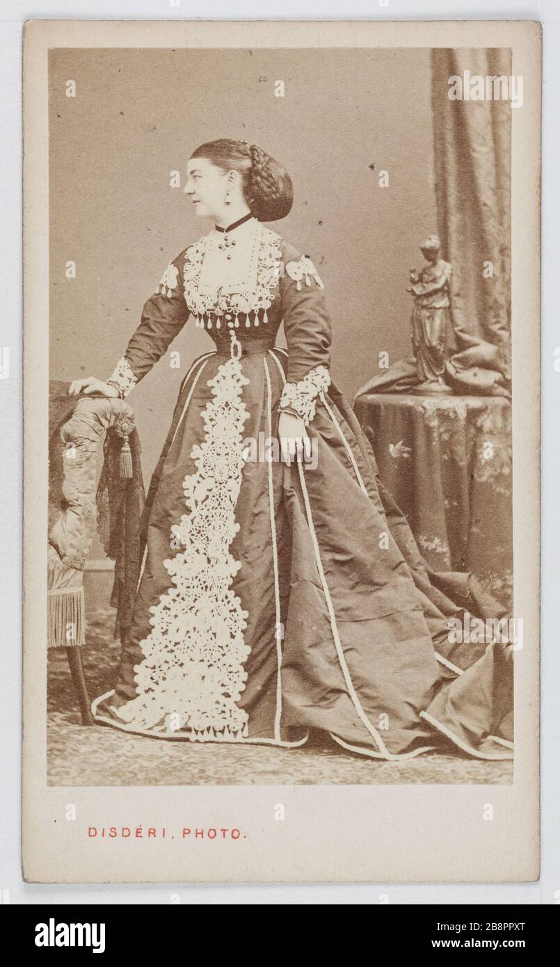 Portrait of Lady Tempest, actress. Portrait de Lady Tempest, actrice ...
