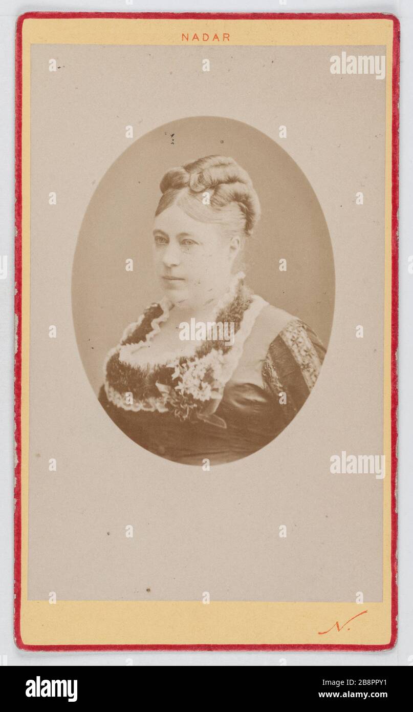 Portrait of Teoni, singer and actress at the Lyric Theater. Portrait de ...