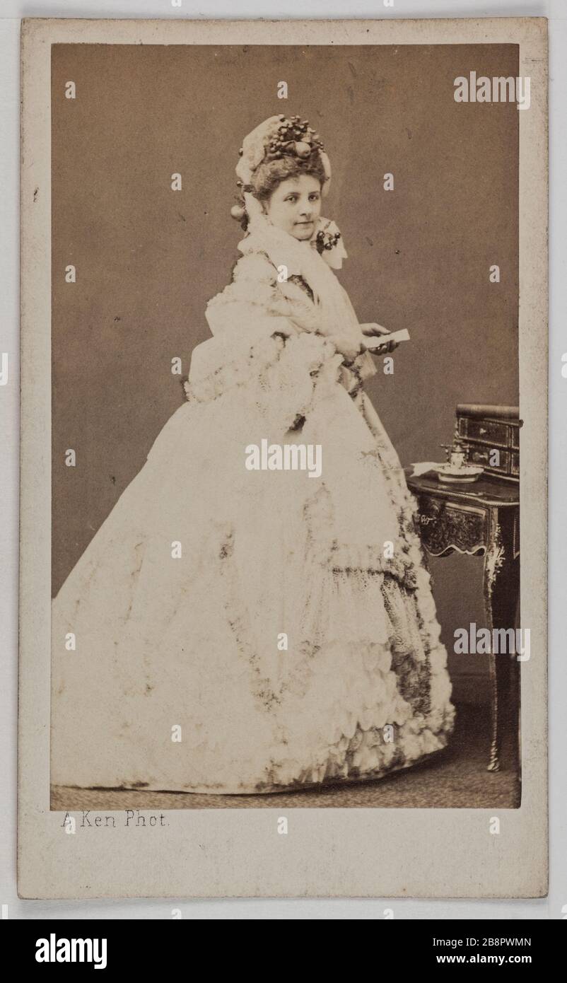 Portrait of Wanda, actress Variety Theater. Portrait de Wanda, actrice ...