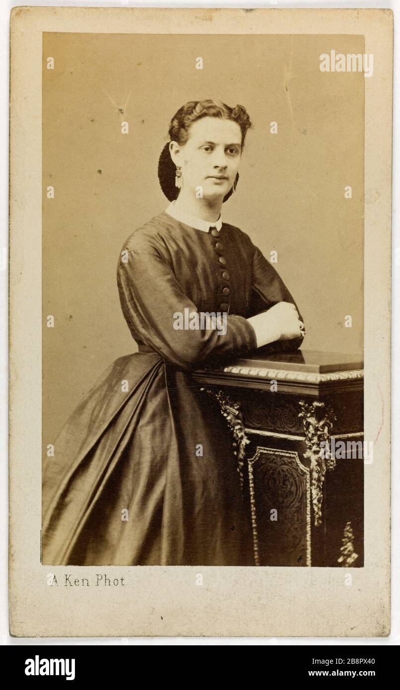 Portrait of Mrs. Valentine Surrin or actress? Portrait de Valentine ou ...