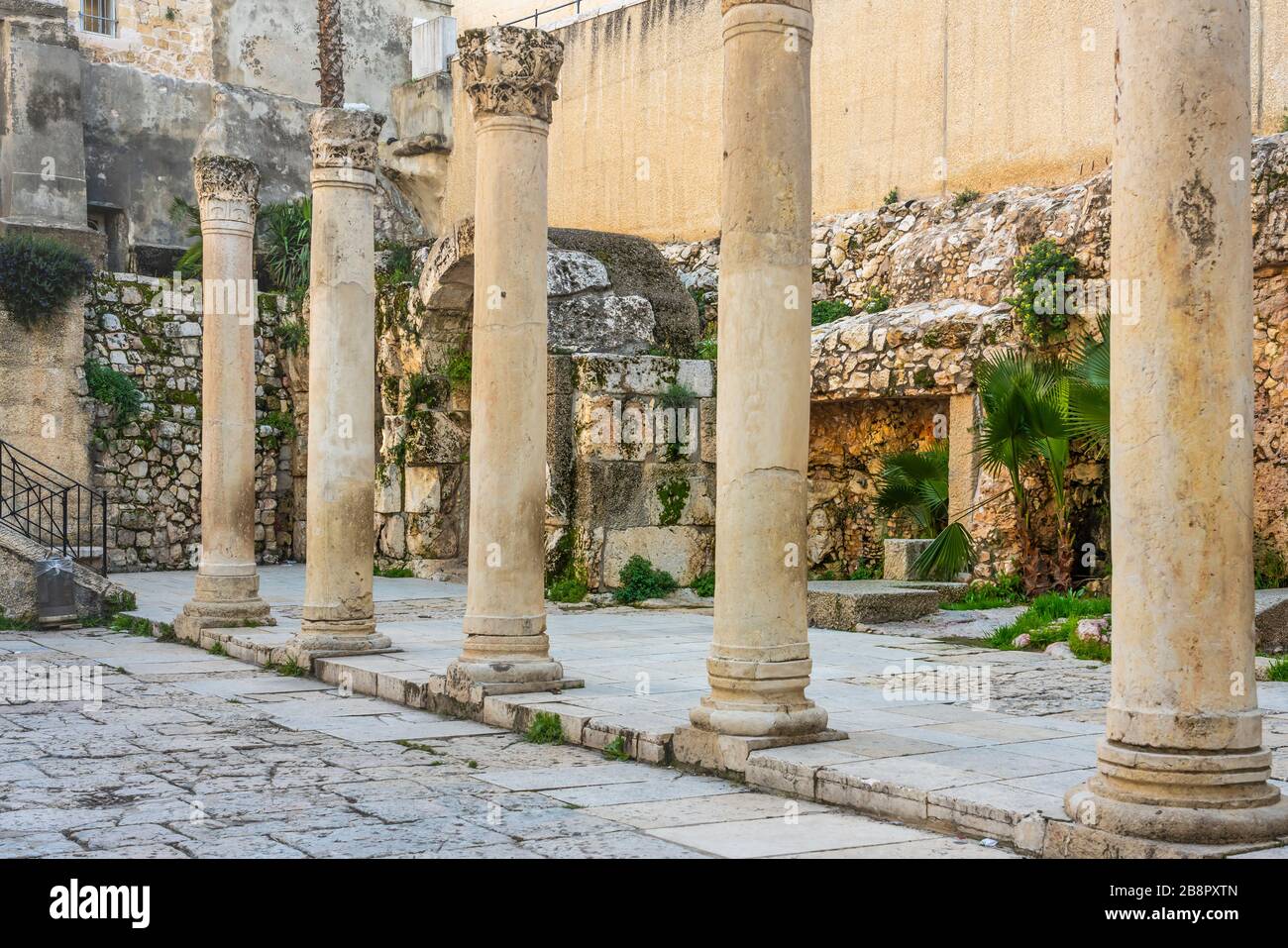 Jewish quarter cardo jerusalem israel hi-res stock photography and ...