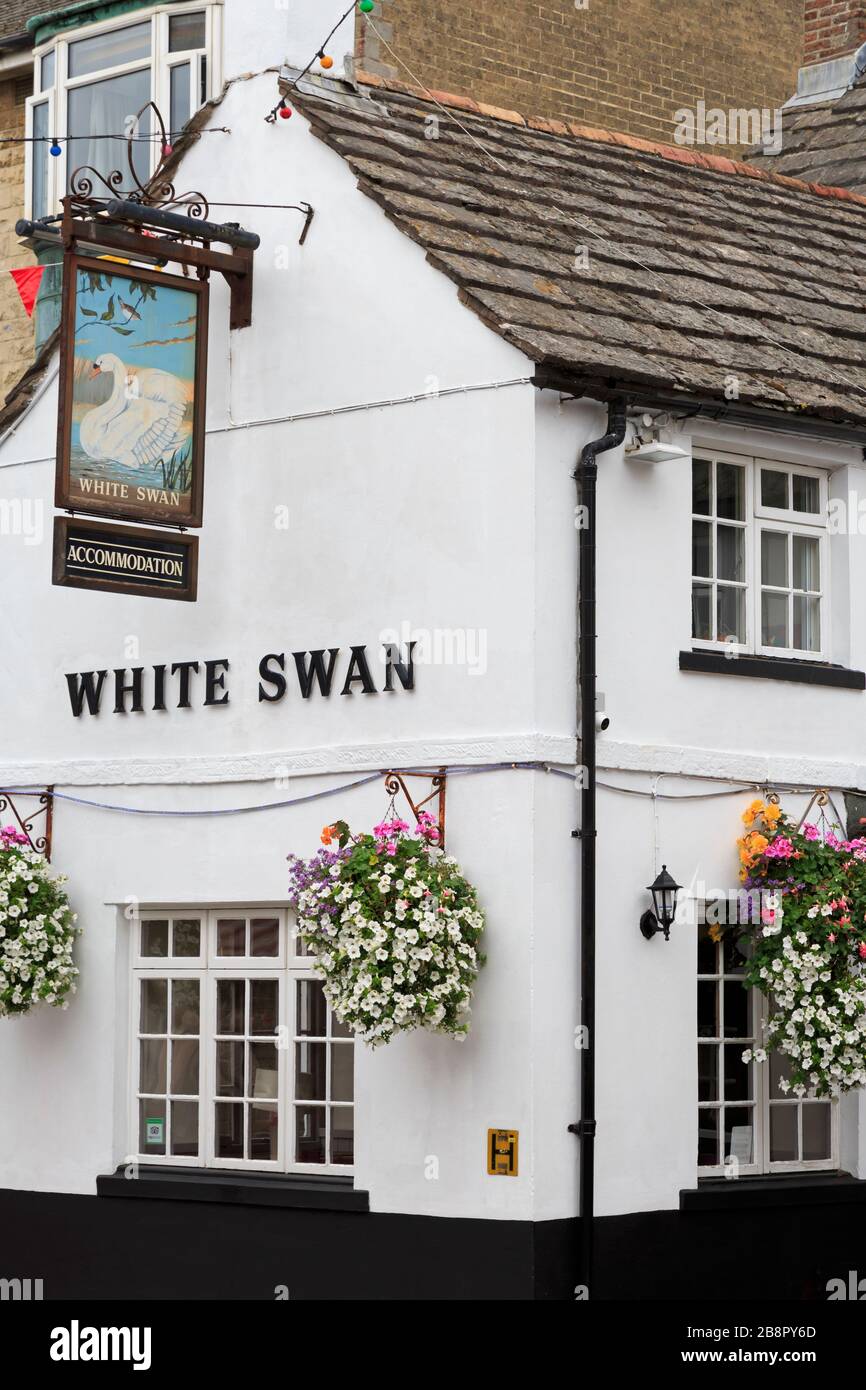 White swan pub hi-res stock photography and images - Alamy