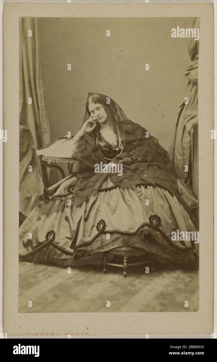 Portrait of Barucci, Julia (fashion woman) Portrait de Barucci, Julia ...