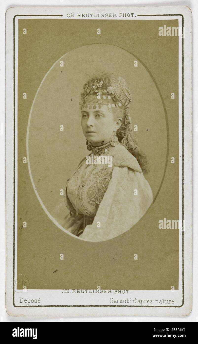 Portrait of Eram (actress at Odeon Theater) Portrait d'Eram (actrice au ...