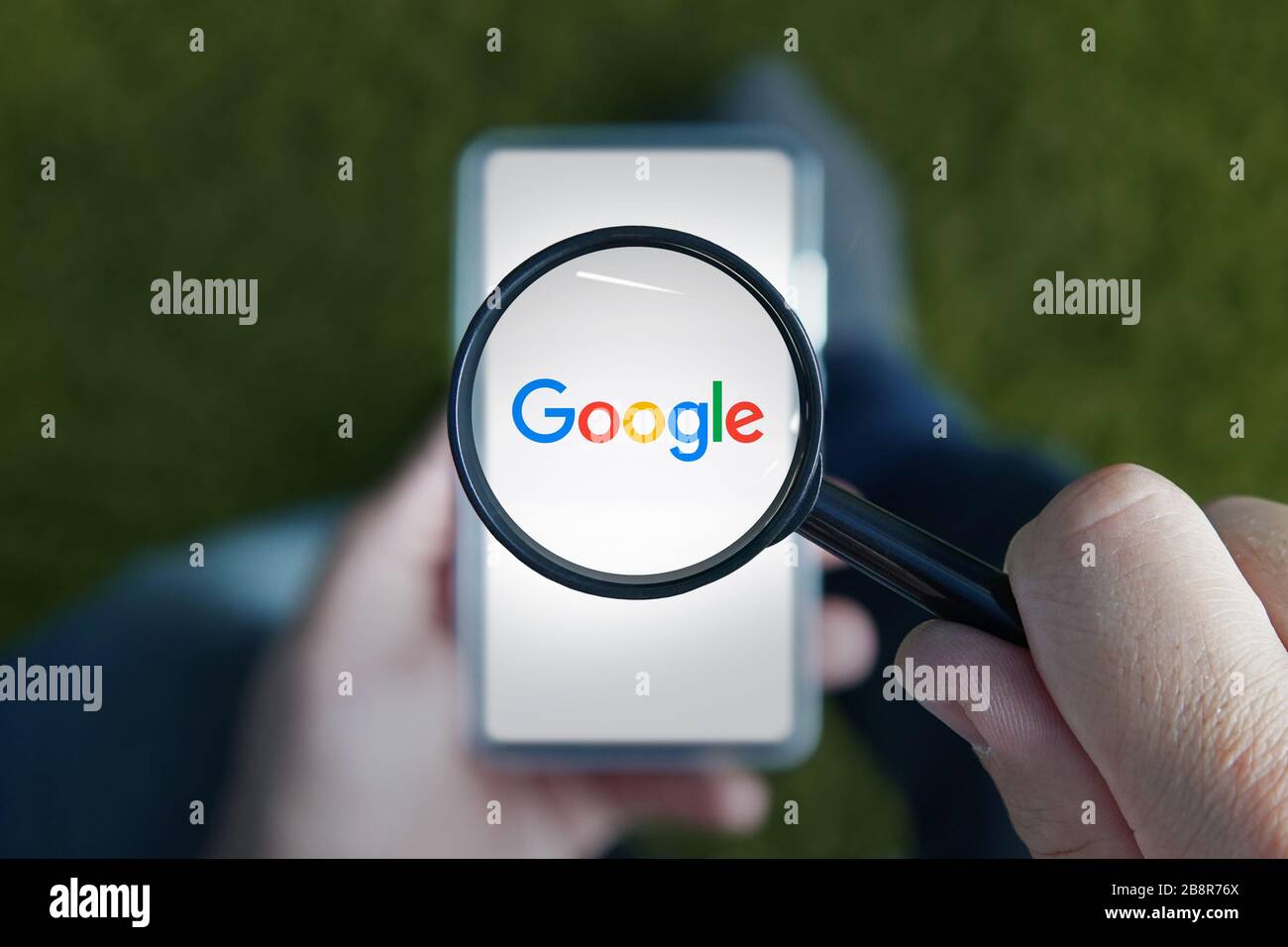 Magnifying glass logo hi-res stock photography and images - Alamy