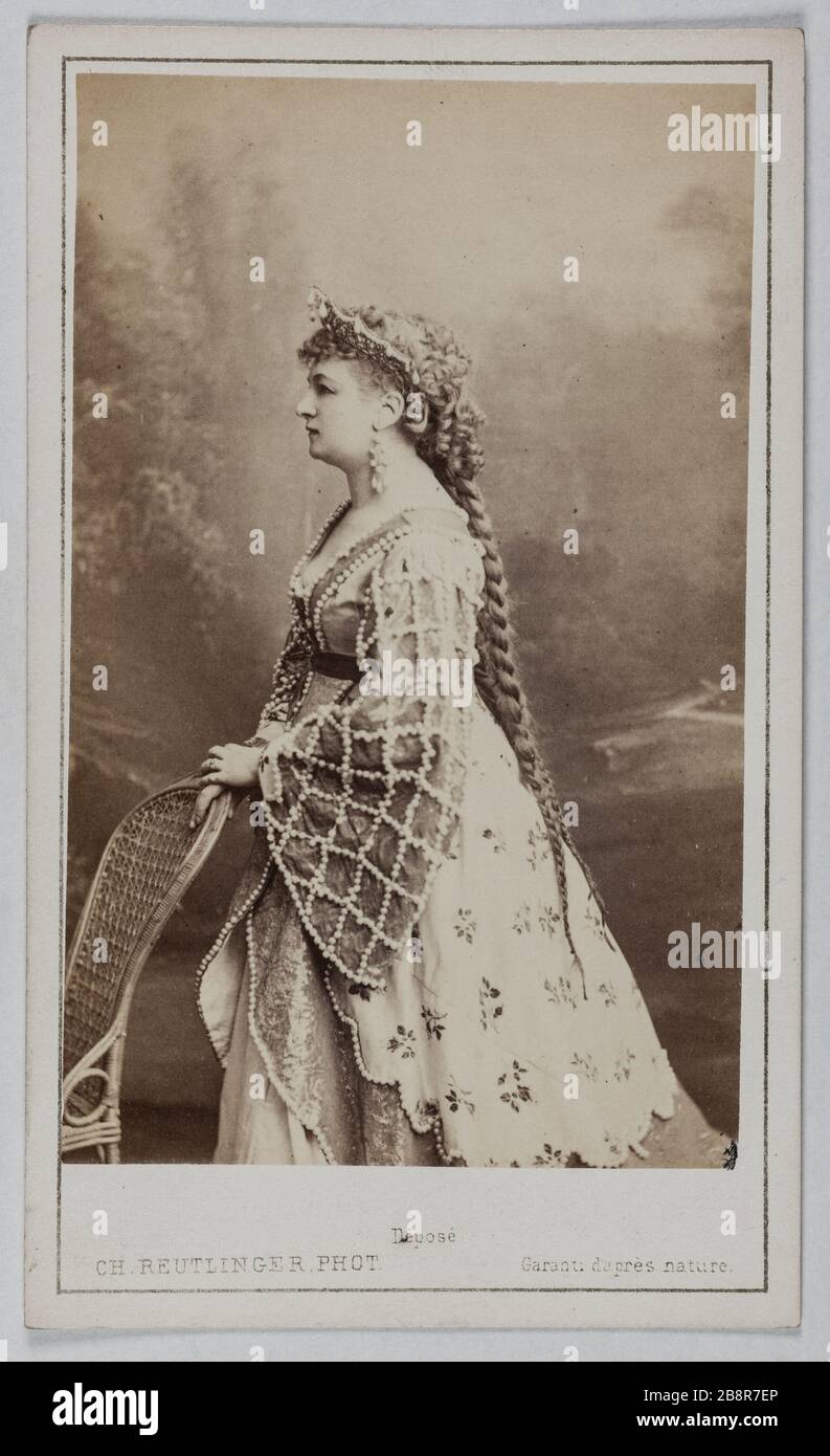 Portrait of Fonti (actress) Portrait de Fonti, actrice. Photographie de ...