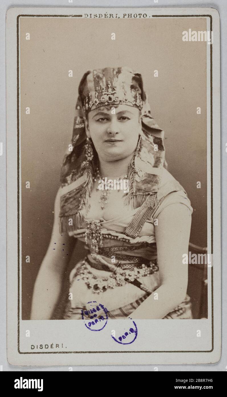 Portrait of Fonti (actress) Portrait de Fonti, actrice. Photographie d ...