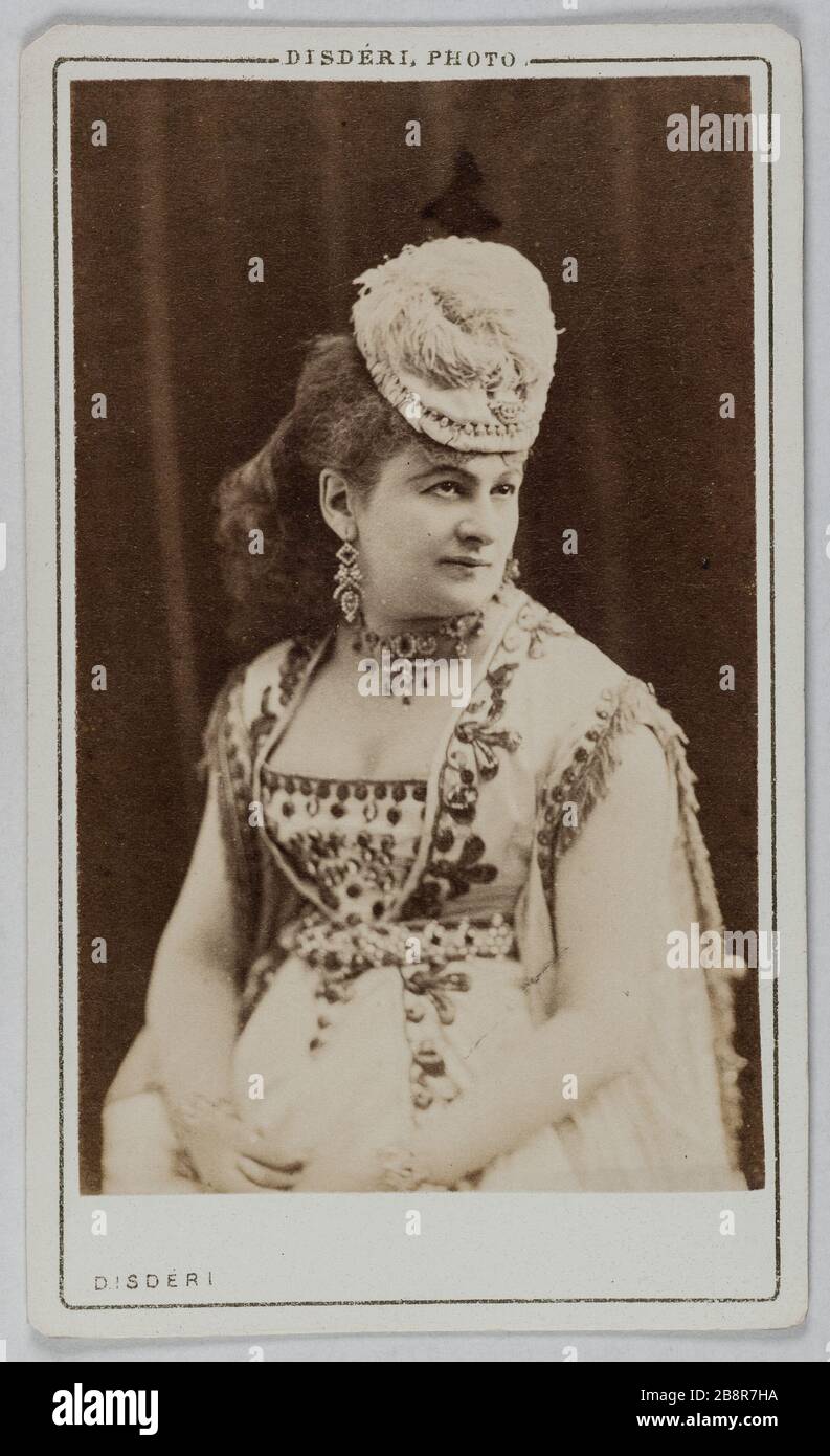 Portrait of Fonti (actress) Portrait de Fonti, actrice. Photographie d ...