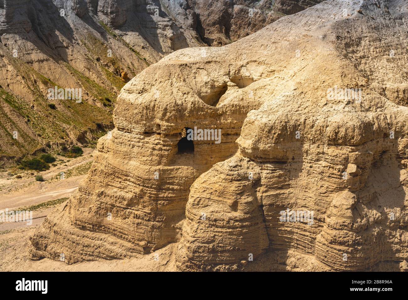 Qumran cave hi-res stock photography and images - Alamy
