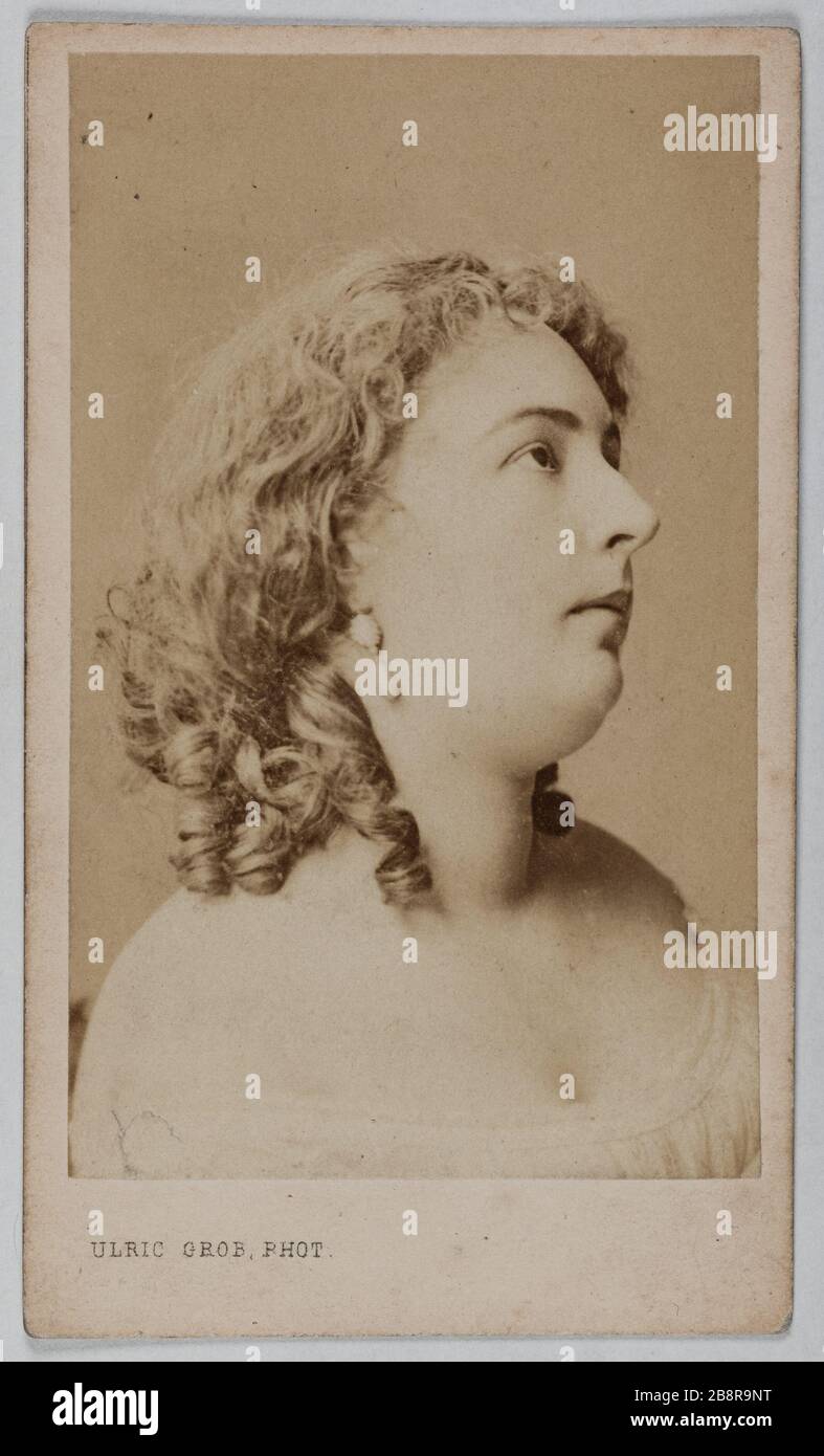 Opera singer 1900 france hi-res stock photography and images - Alamy