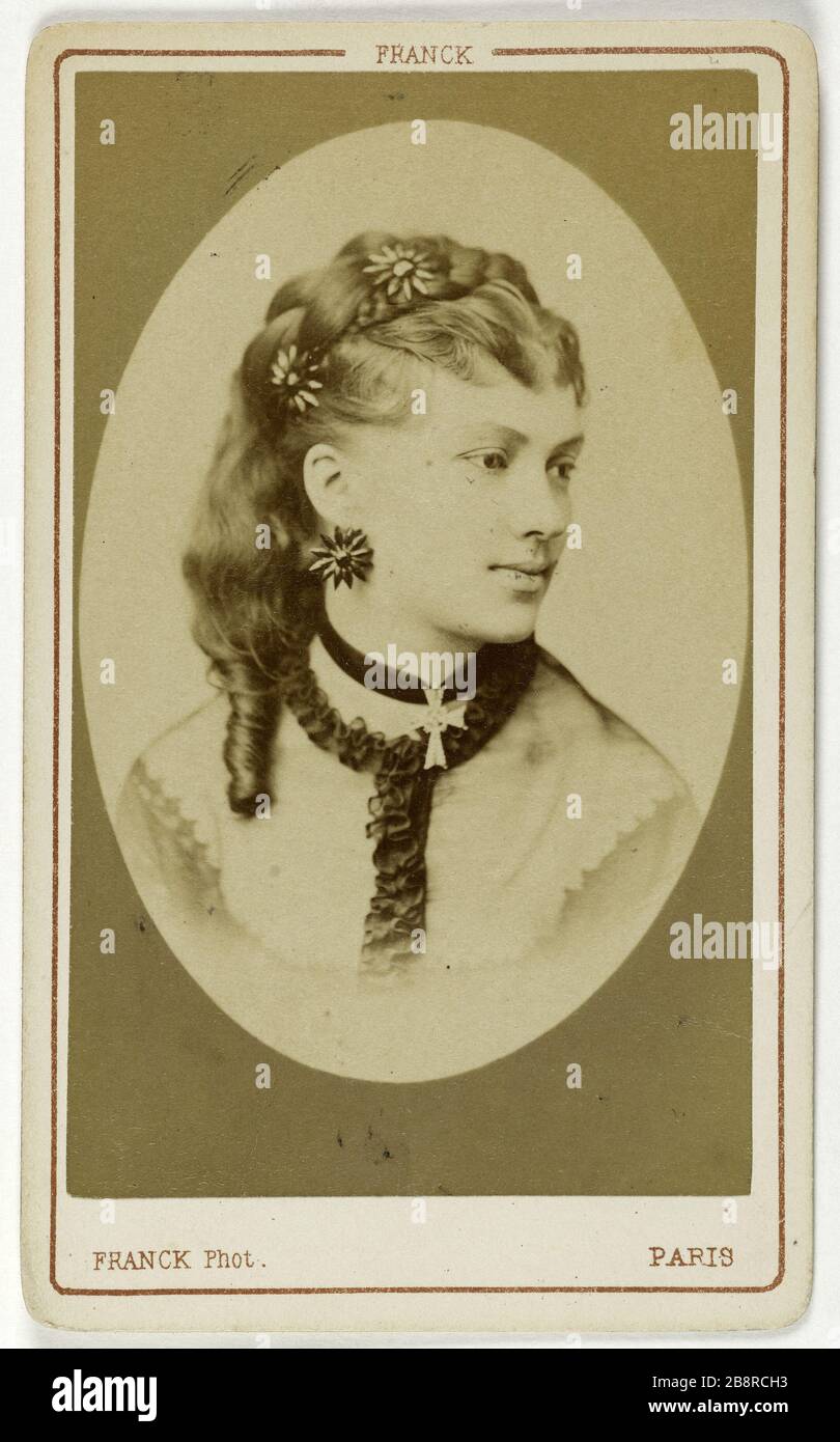 Portrait of Lagarde Zelia (?), (Actress) Portrait de Zélia Lagarde ...