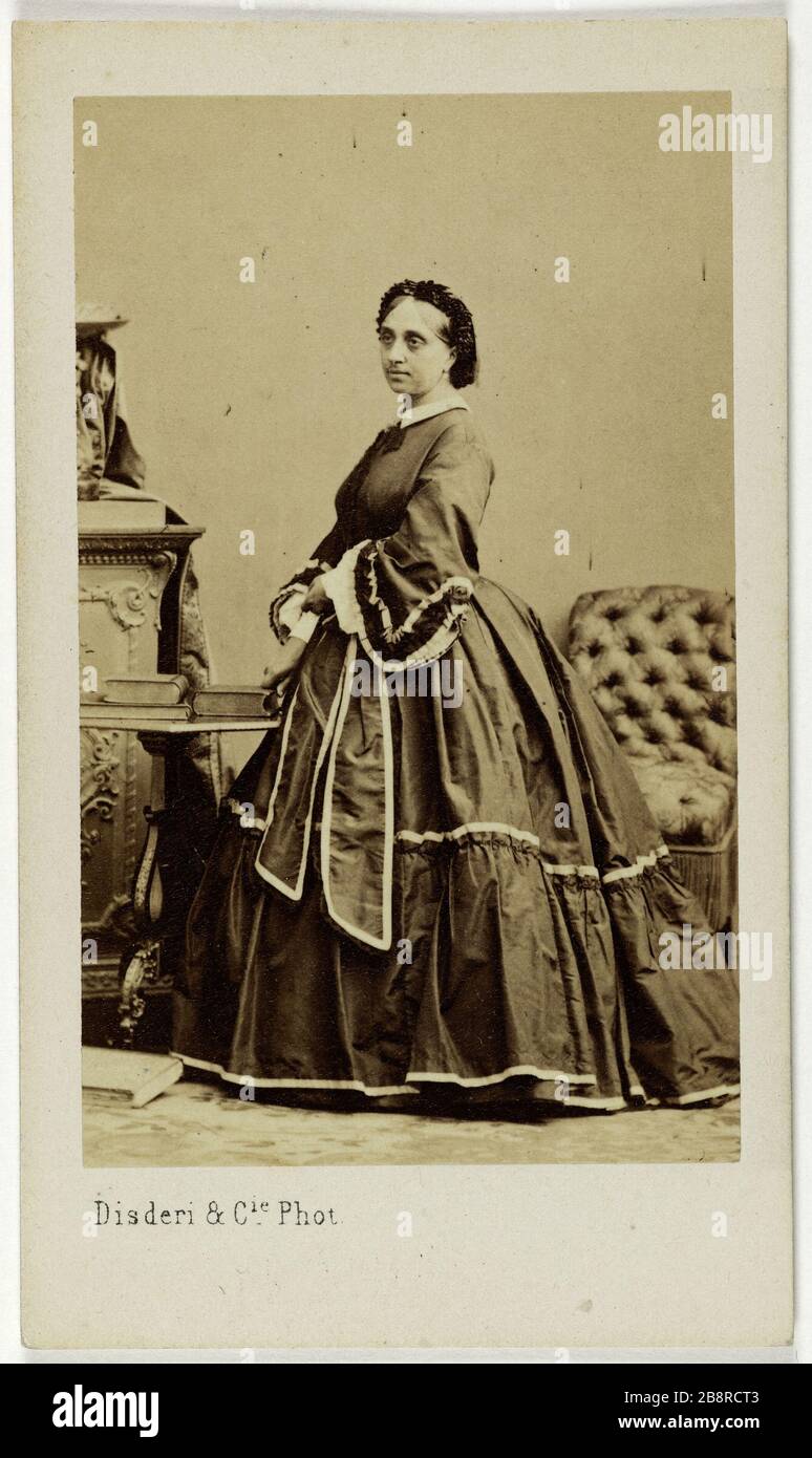 Portrait of Lagrua Emma (singer) Portrait d'Emma Lagrua, chanteuse ...