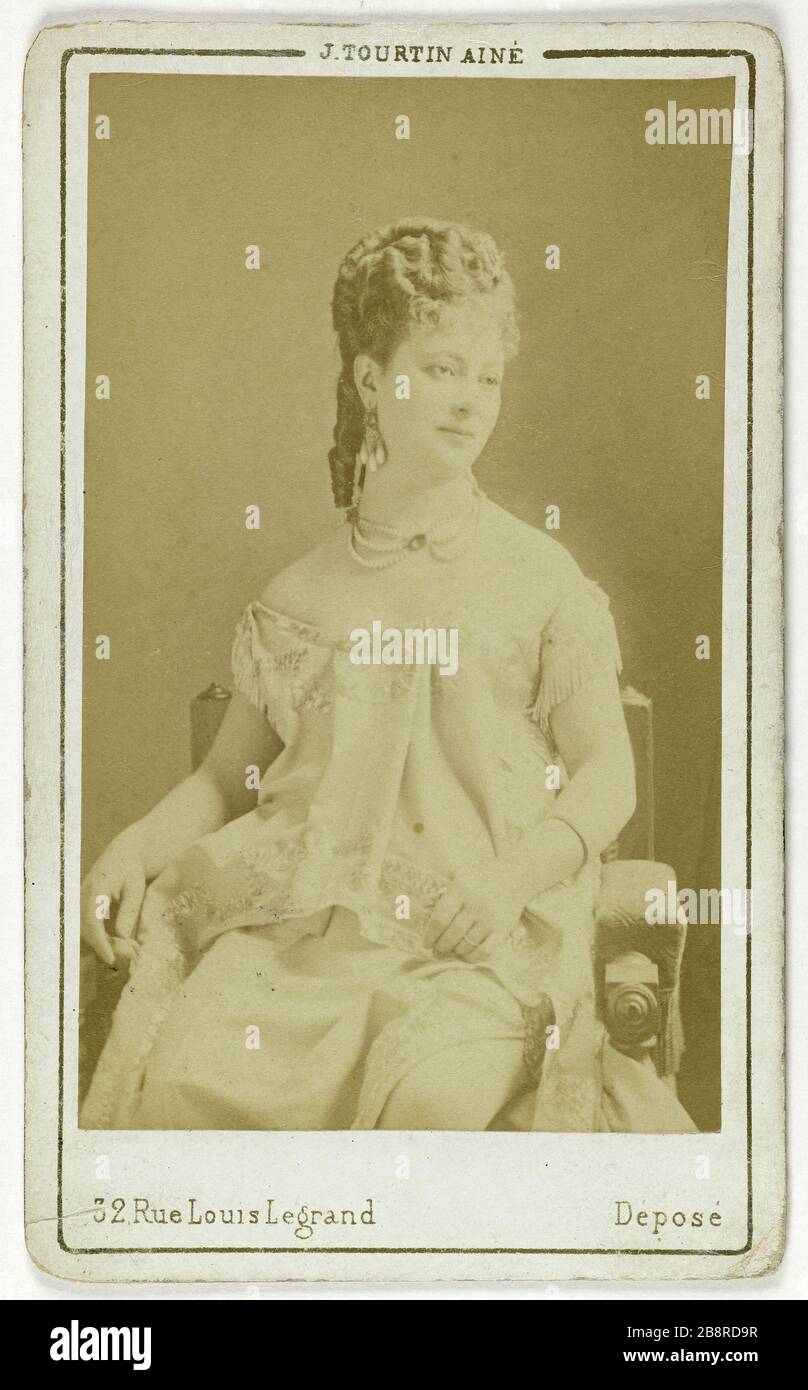 Portrait of Laura (dancer) Portrait de Laura, danseuse. Carte de visite ...
