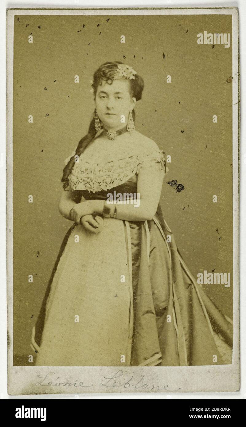 Portrait of Leonide Leblanc, (1842-1894), (actress) Portrait de Léonide ...