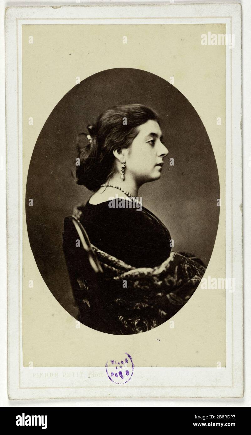 Portrait of Leonide Leblanc, (1842-1894), (actress) Portrait de Léonide ...