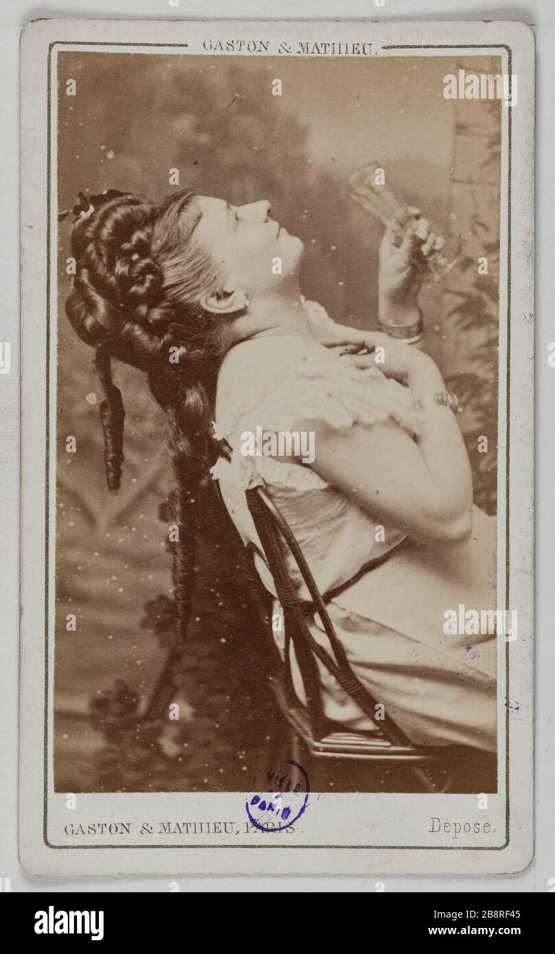 Portrait of Lydia (actress) Portrait de Lydie, actrice. Carte de visite (recto). Photographie de ...