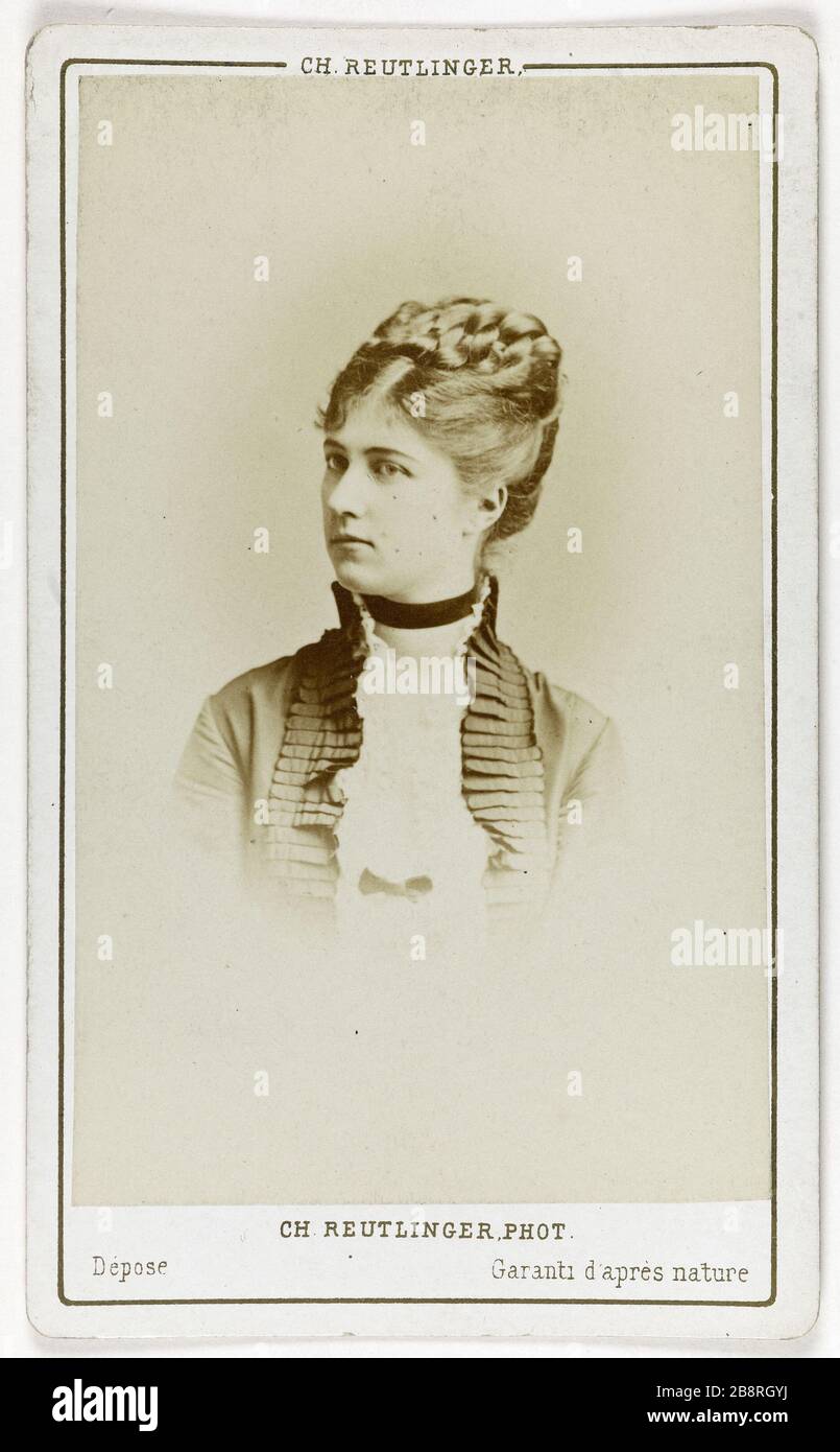 Portrait of Louise Meret actress at the Vaudeville Theater. Portrait de ...