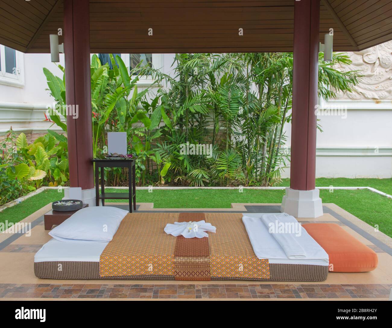 Spa beds hi-res stock photography and images - Alamy