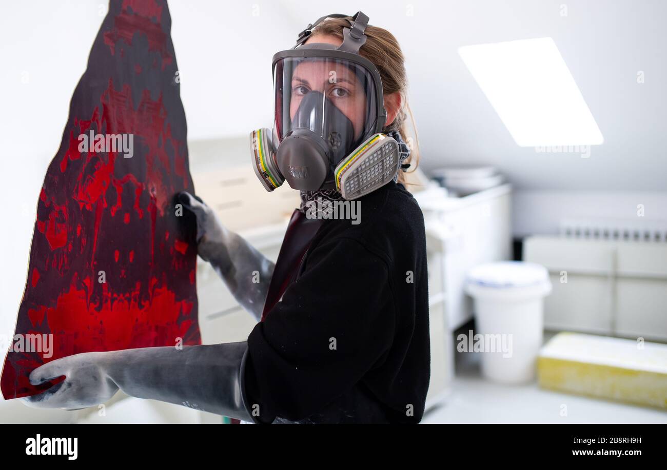 Munich, Germany. 12th Mar, 2020. Anna Riedl, art glass artist, works in ...