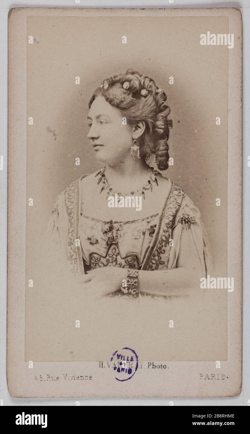 Portrait of Marimon (opera singer?) Portrait de Marimon, chanteuse ...