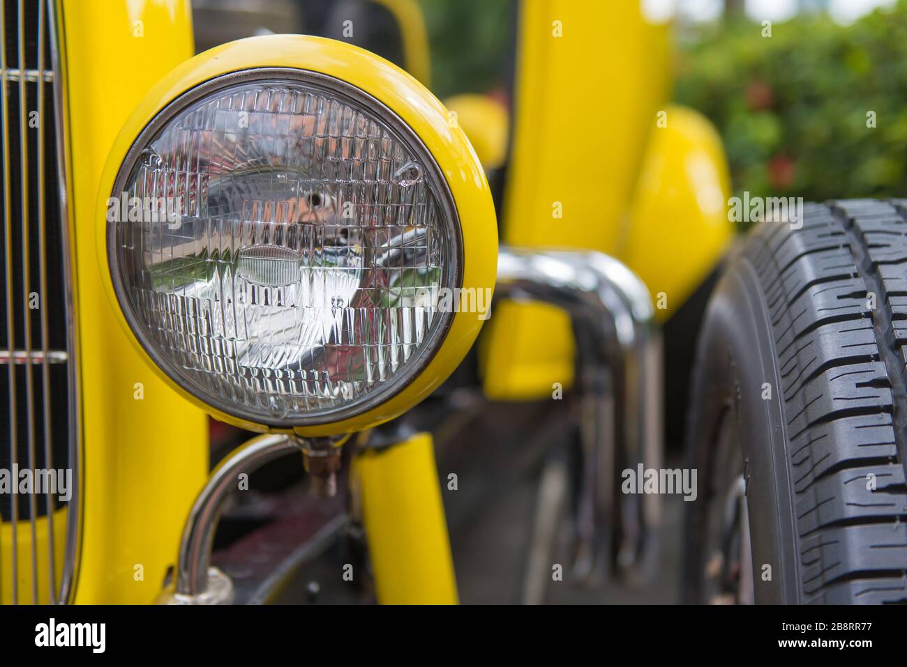 Headlight lamp of retro classic car vintage style Stock Photo - Alamy