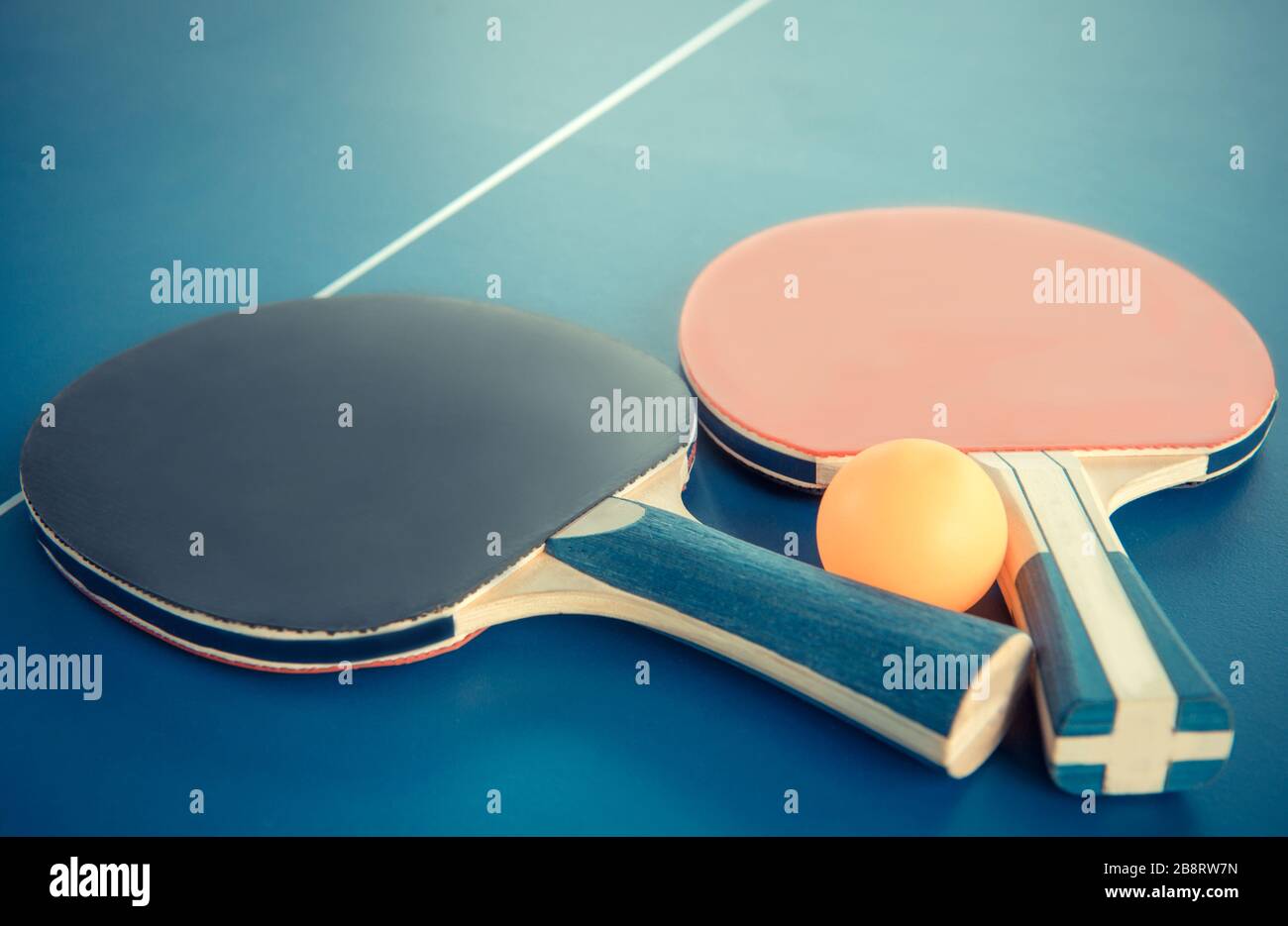 Table tennis table outside hi-res stock photography and images - Alamy
