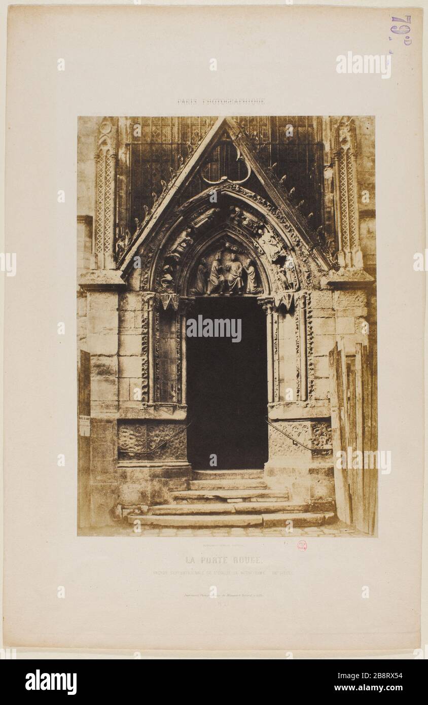Cathédrale notre dame de paris red door hi-res stock photography and ...