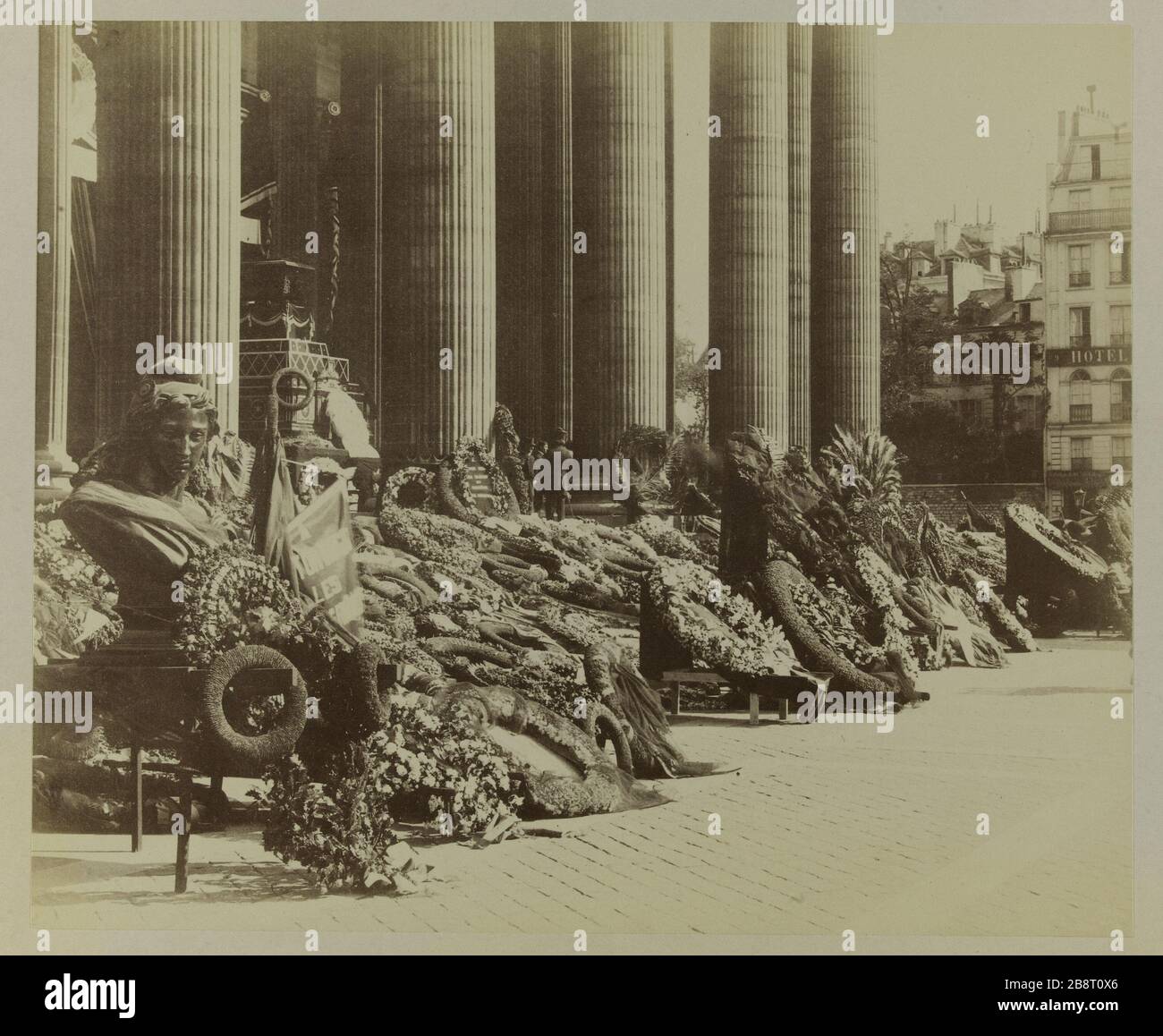 FUNERAL OF VICTOR HUGO, CROWN FLOWER BEFORE THE PANTHEON WITH MARIANNE ...