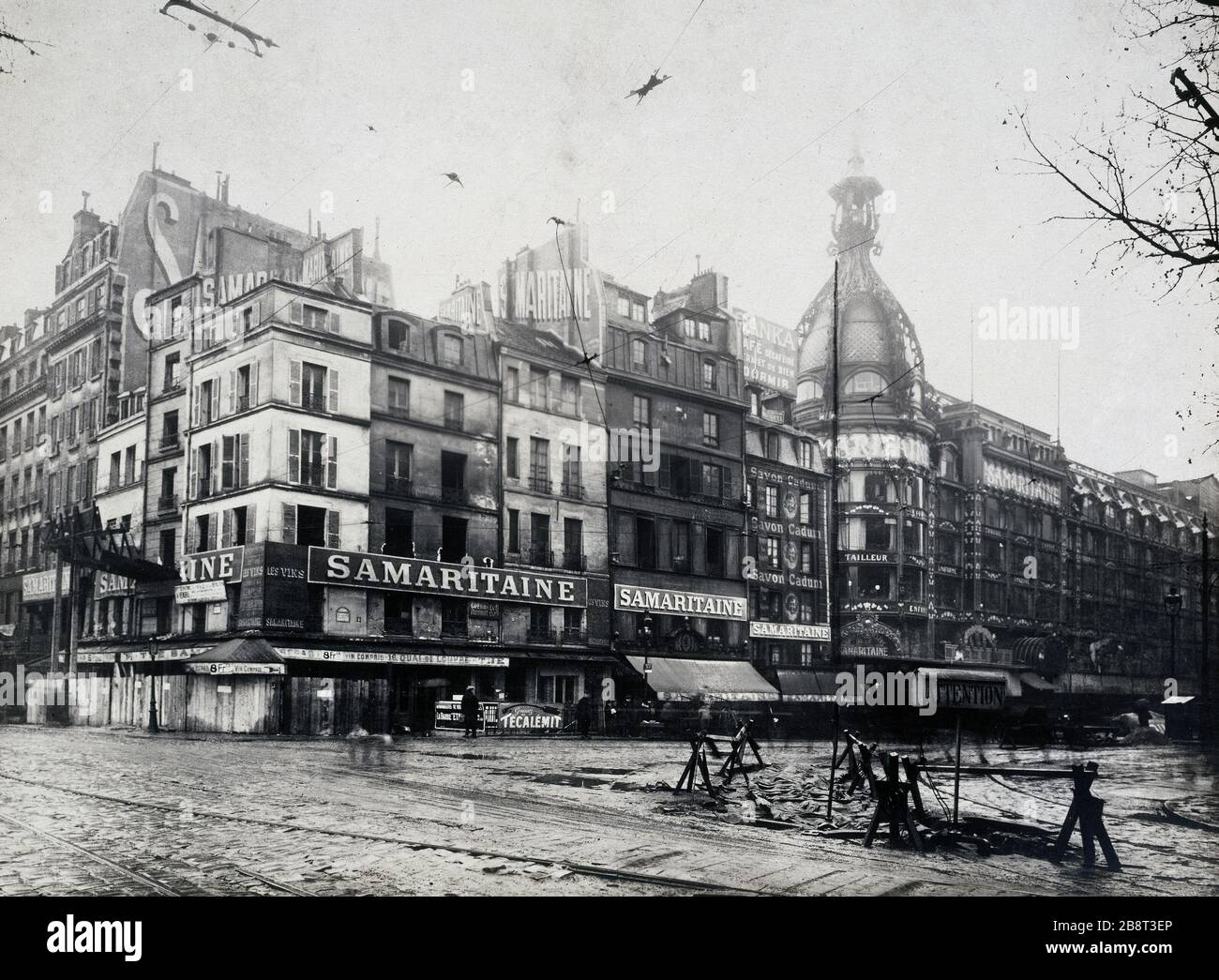THE SAMARITAN La Samaritaine. Paris (Ier arr.), décembre 1925. Paris ...