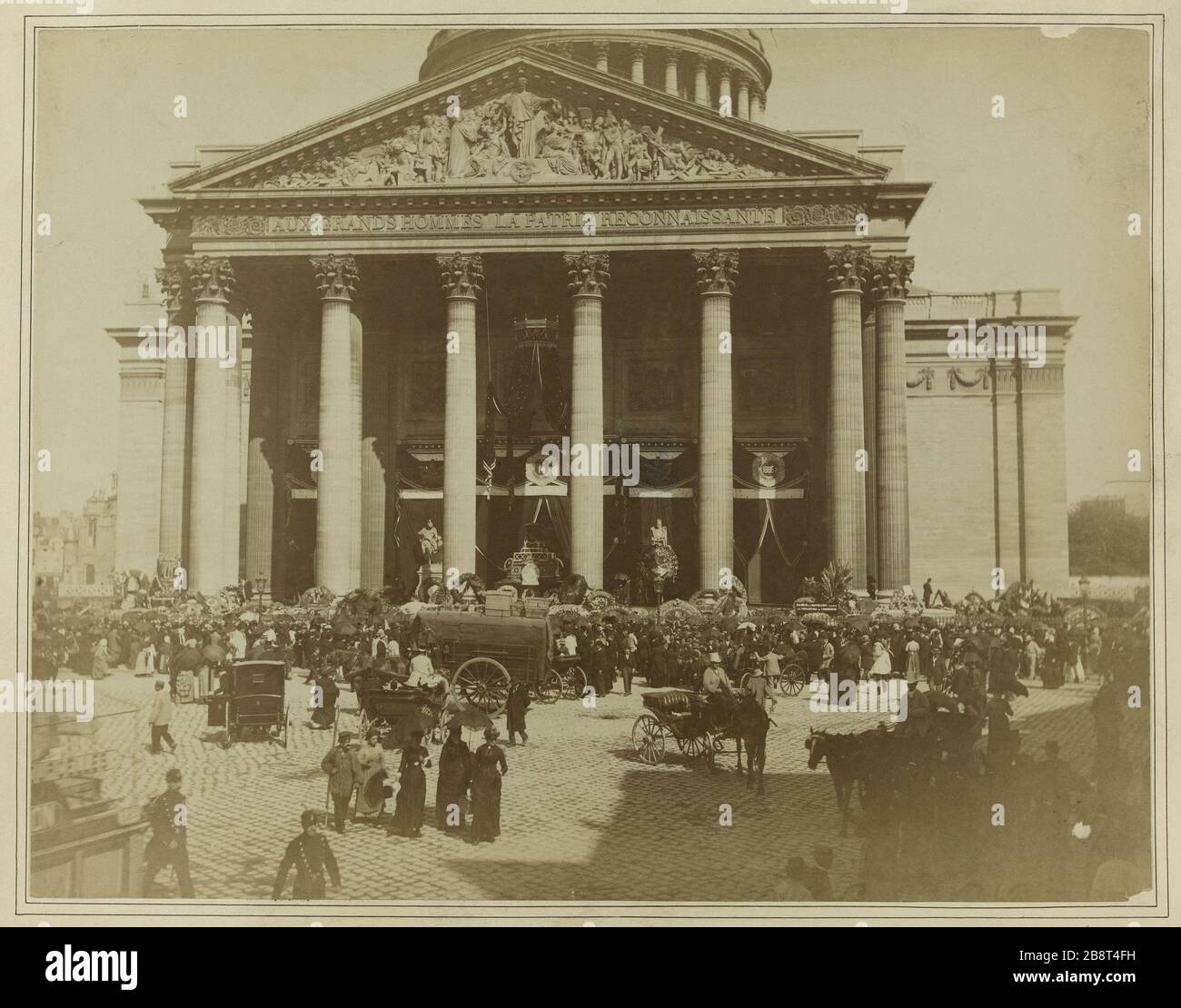 FUNERAL OF VICTOR HUGO, CROWN FLOWER BEFORE THE PANTHEON, carriages and ...