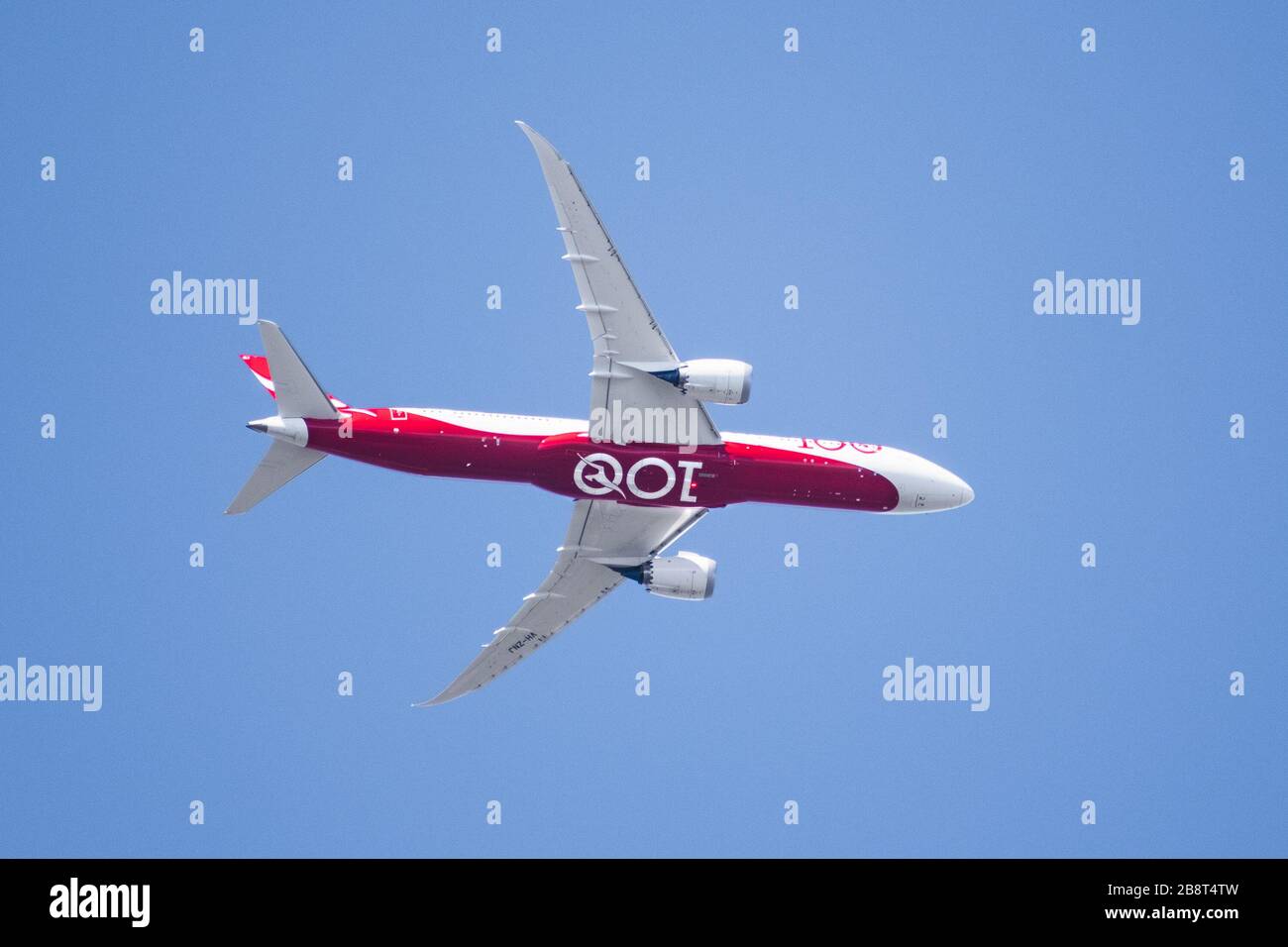 Airplane starting low angle view hi-res stock photography and images ...