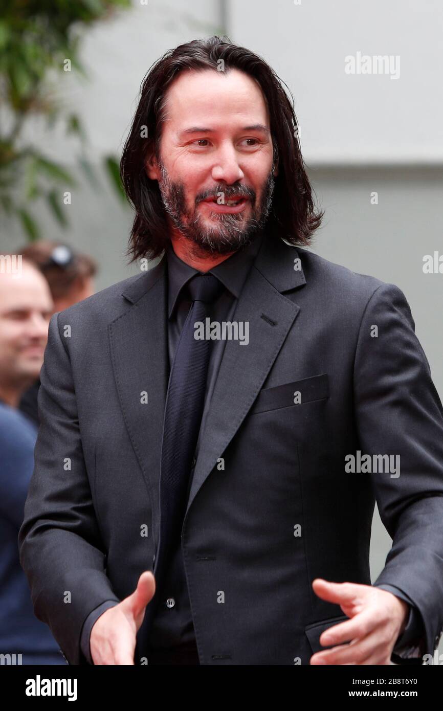 Keanu reeves hand and foot print ceremony hi-res stock photography and ...