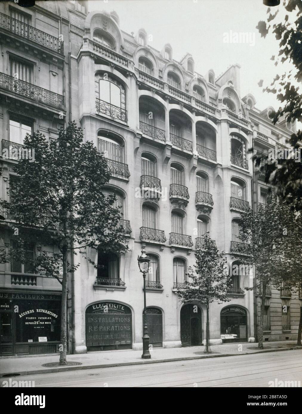 BUILDING ARCHITECT PLUMET NUMBER 50 AVENUE VICTOR HUGO, Immeuble de l ...