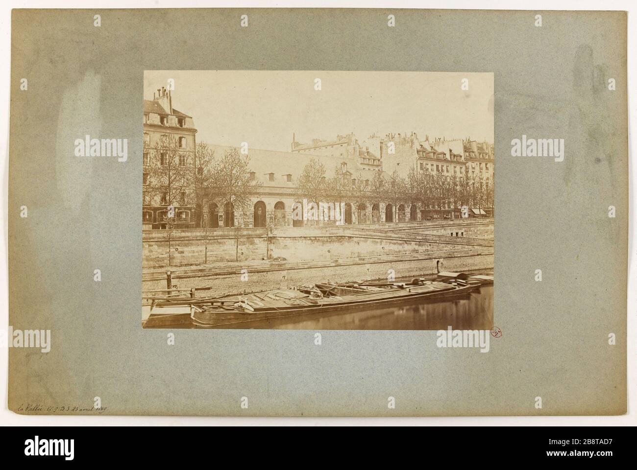 The valley. The Valley, barge dock. La Vallée, péniche à quai ...